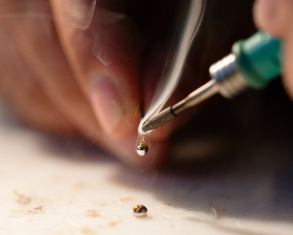 Lead vs. Lead-Free Solder in PCB Manufacturing