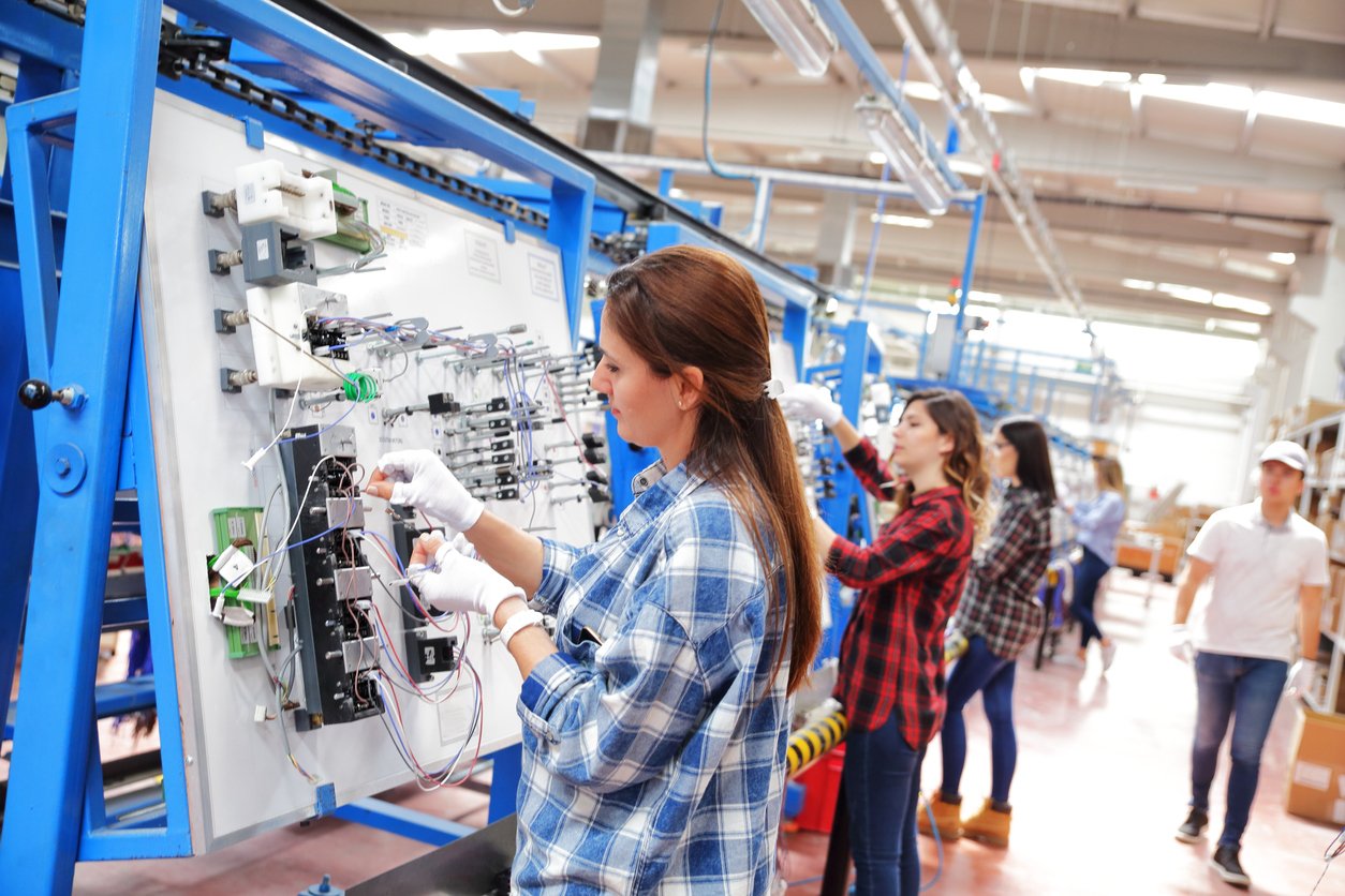 Onshore vs. Offshore Electronics Manufacturing: Pros and Cons